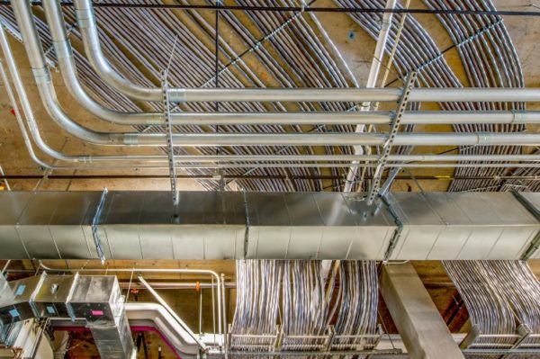 Eletrodutos e electrocalhas industriais: o guia completo